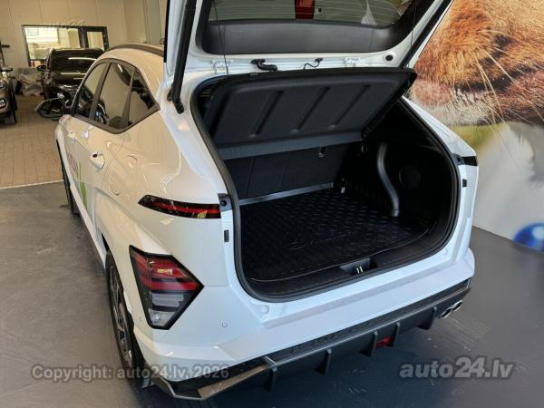 White Hyundai Kona 2023 in Tallinn, with an engine capacity of 1.60 L and mileage of 29 thousand km for 32490 €, photo 4 on AUTOMOTO.COM.LV