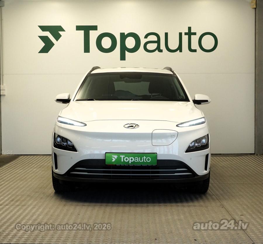 White Hyundai Kona 2023 in Tallinn, with an engine capacity of 0.00 L and mileage of 39 thousand km for 21500 €, photo 3 on AUTOMOTO.COM.LV