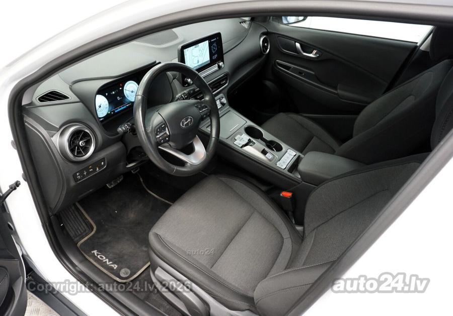 White Hyundai Kona 2023 in Tallinn, with an engine capacity of 0.00 L and mileage of 39 thousand km for 21500 €, photo 5 on AUTOMOTO.COM.LV