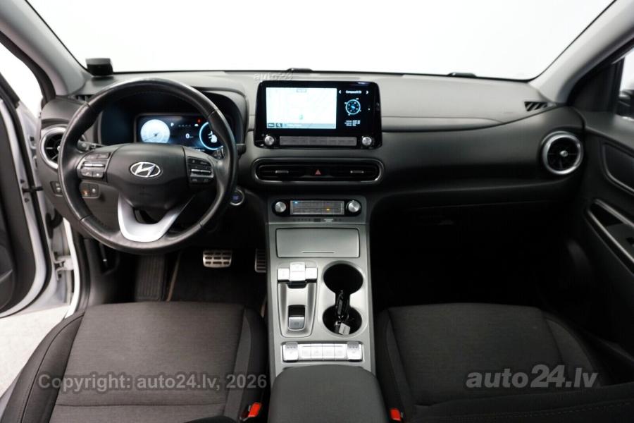 White Hyundai Kona 2023 in Tallinn, with an engine capacity of 0.00 L and mileage of 39 thousand km for 21500 €, photo 6 on AUTOMOTO.COM.LV