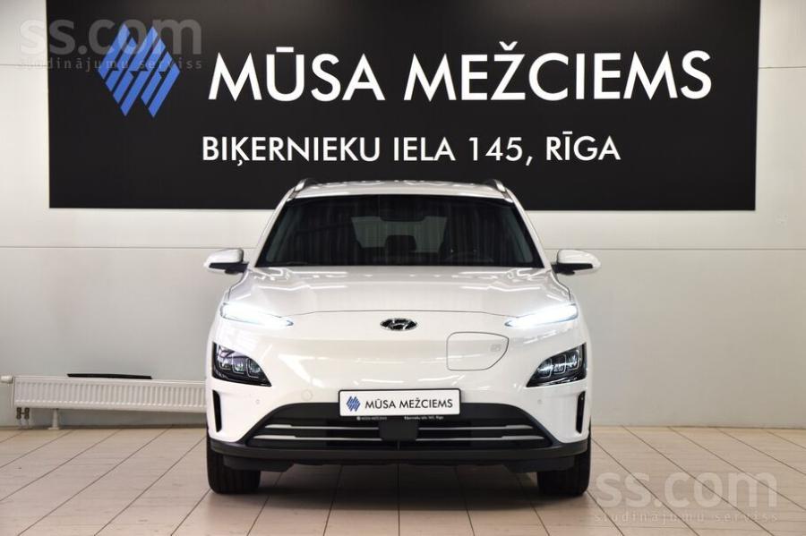Balts Hyundai Kona 2024 Rīga, ar dzinēja tilpumu 1.60 L un nobraukumu 7 tūkst. km par 24990 €, foto 3 vietnē AUTOMOTO.COM.LV