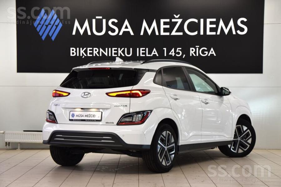 Balts Hyundai Kona 2024 Rīga, ar dzinēja tilpumu 1.60 L un nobraukumu 7 tūkst. km par 24990 €, foto 7 vietnē AUTOMOTO.COM.LV
