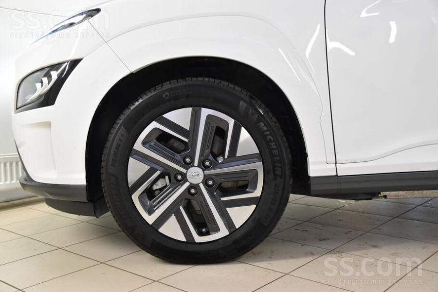 Balts Hyundai Kona 2024 Rīga, ar dzinēja tilpumu 1.60 L un nobraukumu 7 tūkst. km par 24990 €, foto 12 vietnē AUTOMOTO.COM.LV