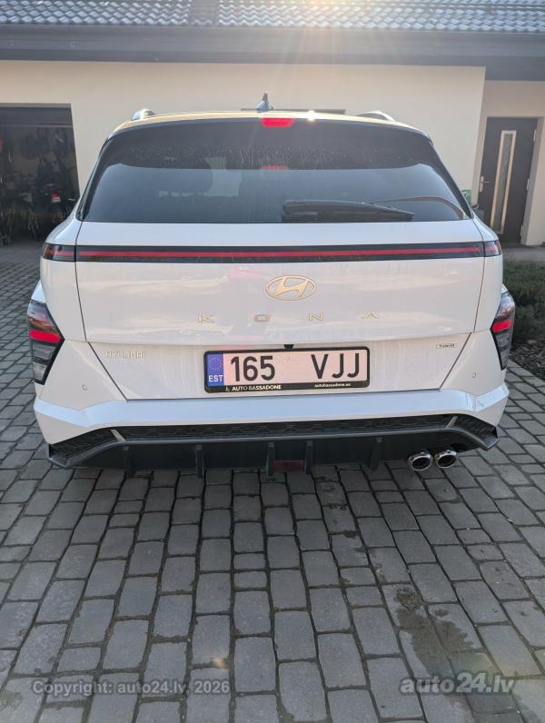 White Hyundai Kona 2023 in Tallinn, with an engine capacity of 1.60 L and mileage of 42 thousand km for 32500 €, photo 5 on AUTOMOTO.COM.LV