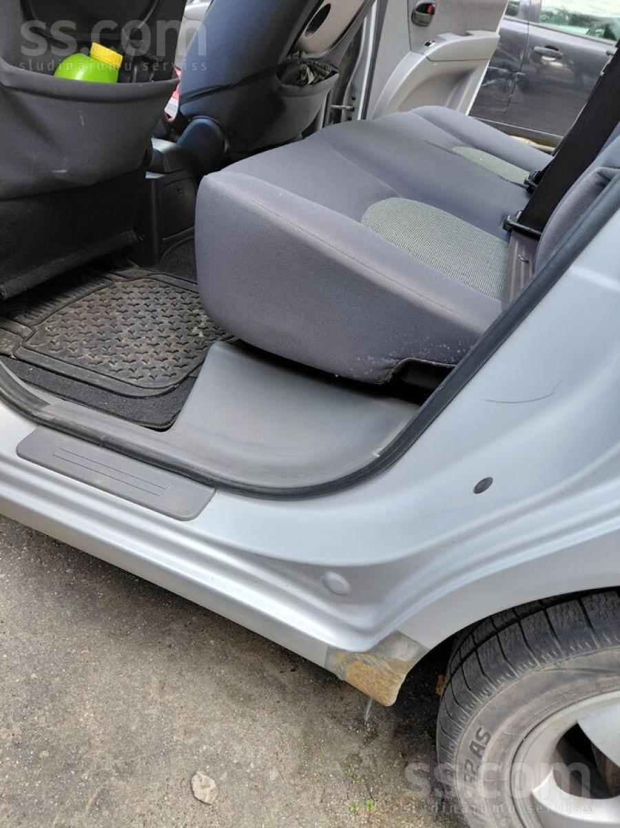 Grey Hyundai Matrix 2006 in Riga, with an engine capacity of 1.60 L and mileage of 108 thousand km for 1400 €, photo 8 on AUTOMOTO.COM.LV