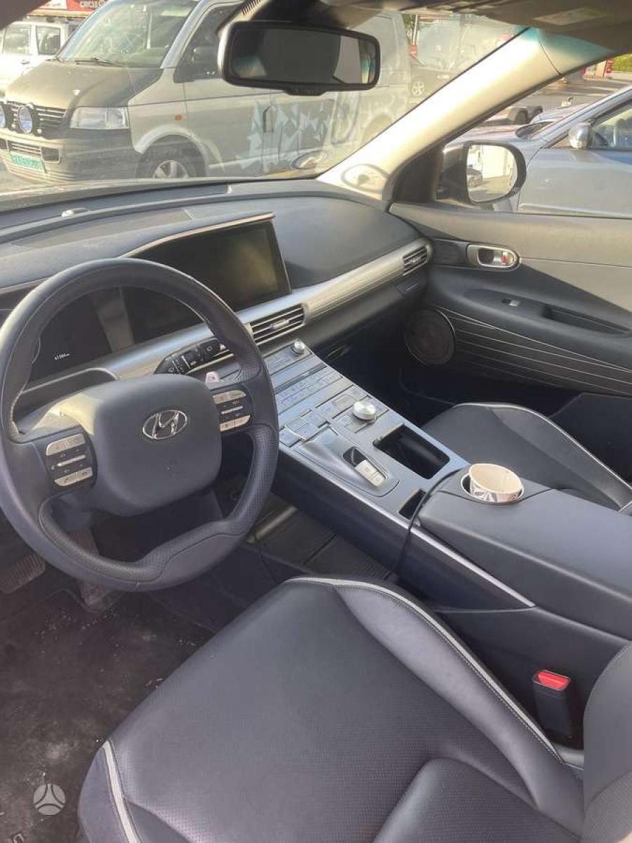 Black Hyundai NEXO 2018 in Kaunas, with an engine capacity of 0.00 L and mileage of 61 thousand km for 3500 €, photo 6 on AUTOMOTO.COM.LV