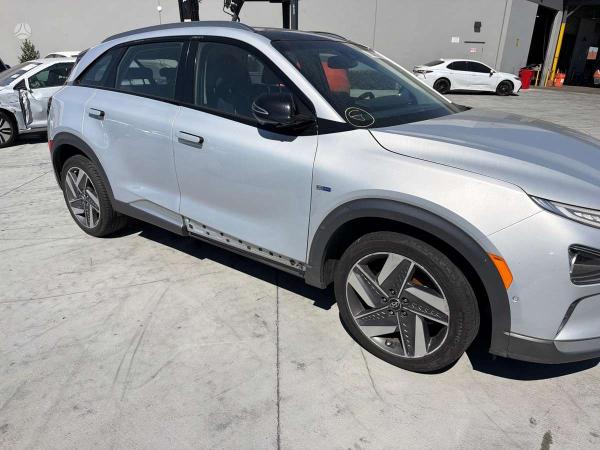 Grey Hyundai NEXO 2019 in Kaunas, with an engine capacity of 0.00 L and mileage of 124 thousand km for 6800 €, photo 6 on AUTOMOTO.COM.LV