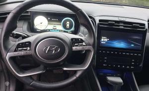 Grey Hyundai Santa Cruz 2022 in Klaipeda, with an engine capacity of 2.50 L and mileage of 22 thousand km for 29800 €, photo 7 on AUTOMOTO.COM.LV
