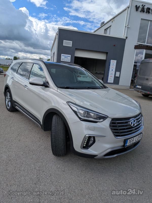 Beige Hyundai Santa Fe 2017 in Tallinn, with an engine capacity of 2.20 L and mileage of 258 thousand km for 16500 €, photo 1 on AUTOMOTO.COM.LV