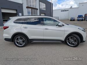 Smilšu krāsa Hyundai Santa Fe 2017 Tallina, ar dzinēja tilpumu 2.20 L un nobraukumu 258 tūkst. km par 16500 €, foto 5 vietnē AUTOMOTO.COM.LV