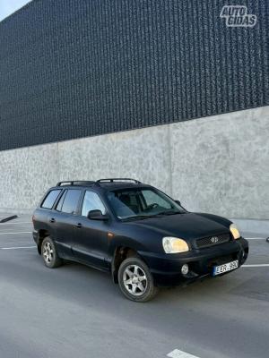 Melns Hyundai Santa Fe 2001 Viļņa, ar dzinēja tilpumu 2.00 L un nobraukumu 266 tūkst. km par 800 €, foto  vietnē AUTOMOTO.COM.LV