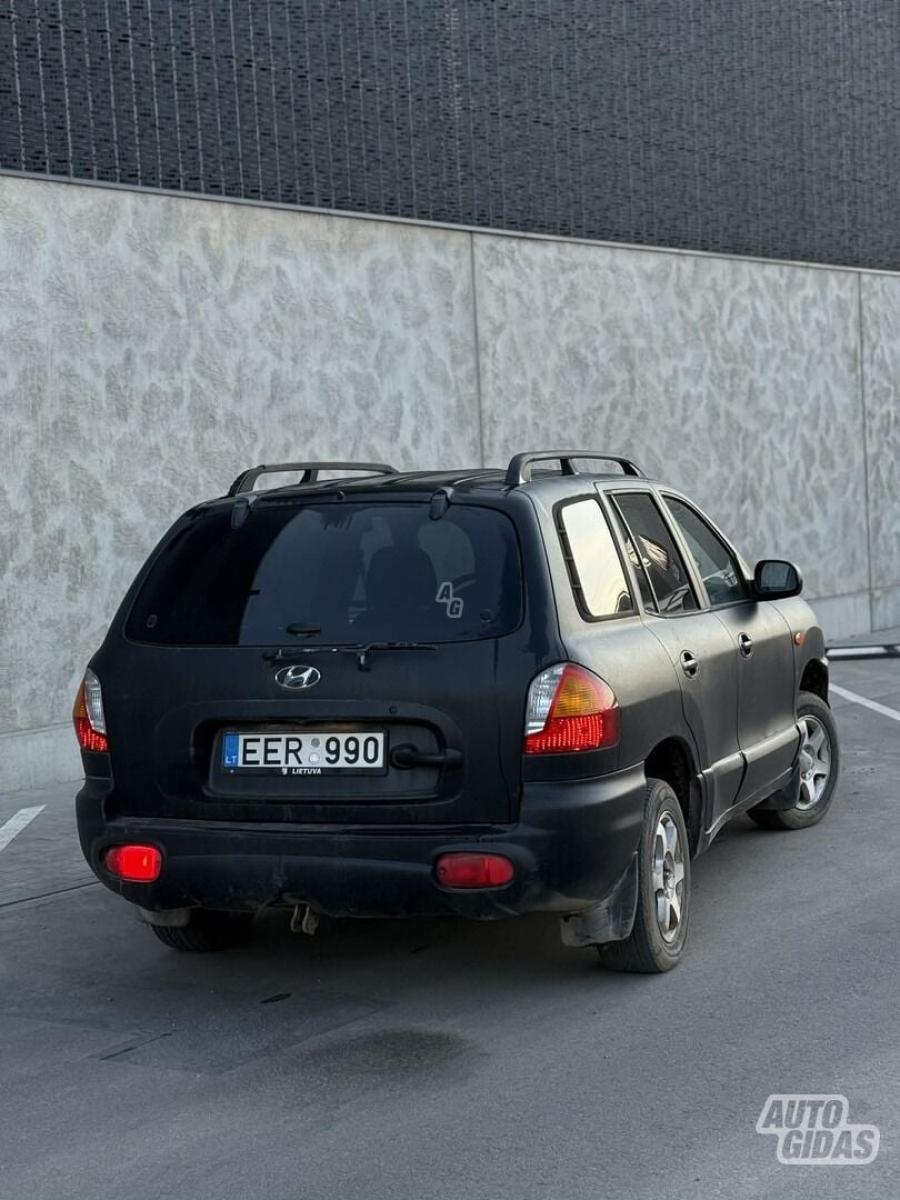 Melns Hyundai Santa Fe 2001 Viļņa, ar dzinēja tilpumu 2.00 L un nobraukumu 266 tūkst. km par 800 €, foto 4 vietnē AUTOMOTO.COM.LV