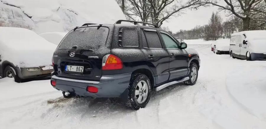 Черный Хендай Санта Фе 2001 в Валмиера, объемом двигателя 2.40 л и пробегом 340 тыс. км за 2500 €, фото 4 на AUTOMOTO.COM.LV