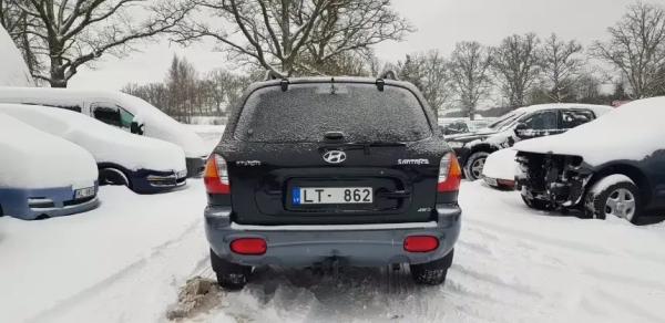 Melns Hyundai Santa Fe 2001 Valmiera, ar dzinēja tilpumu 2.40 L un nobraukumu 340 tūkst. km par 2500 €, foto 4 vietnē AUTOMOTO.COM.LV