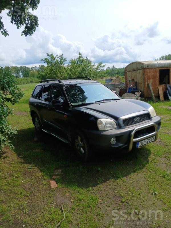 Black Hyundai Santa Fe 2002 in Bauska, with an engine capacity of 2.70 L and mileage of 349 thousand km for 1800 €, photo 2 on AUTOMOTO.COM.LV