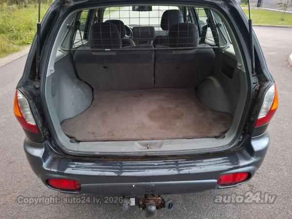 Black Hyundai Santa Fe 2002 in Tallinn, with an engine capacity of 2.40 L and mileage of 0 thousand km for 1200 €, photo 5 on AUTOMOTO.COM.LV