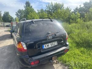 Black Hyundai Santa Fe 2002 in Riga, with an engine capacity of 2.00 L and mileage of 377 thousand km for 500 €, photo  on AUTOMOTO.COM.LV