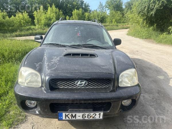 Hyundai Santa Fe 2002 in Riga on AUTOMOTO.COM.LV Black Hyundai Santa Fe 2002 in Riga, with an engine capacity of 2.00 L and mileage of 377 thousand km for 500 €, photo 5 on AUTOMOTO.COM.LV