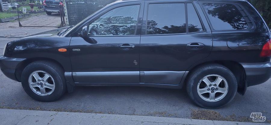 Black Hyundai Santa Fe 2003 in Vilnius, with an engine capacity of 2.00 L and mileage of 197 thousand km for 2800 €, photo 8 on AUTOMOTO.COM.LV