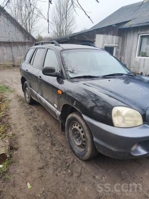 Melns Hyundai Santa Fe 2003 Preiļi, ar dzinēja tilpumu 2.40 L un nobraukumu 365 tūkst. km par 1100 €, foto  vietnē AUTOMOTO.COM.LV