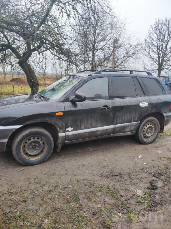 Melns Hyundai Santa Fe 2003 Preiļi, ar dzinēja tilpumu 2.40 L un nobraukumu 365 tūkst. km par 1100 €, foto 3 vietnē AUTOMOTO.COM.LV