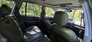 Melns Hyundai Santa Fe 2003 Viļņa, ar dzinēja tilpumu 2.00 L un nobraukumu 198 tūkst. km par 2000 €, foto 13 vietnē AUTOMOTO.COM.LV