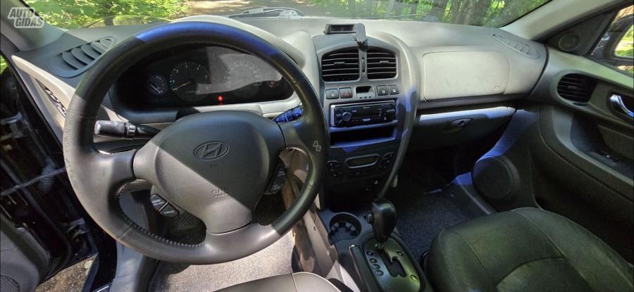 Melns Hyundai Santa Fe 2003 Viļņa, ar dzinēja tilpumu 2.00 L un nobraukumu 198 tūkst. km par 2000 €, foto 17 vietnē AUTOMOTO.COM.LV