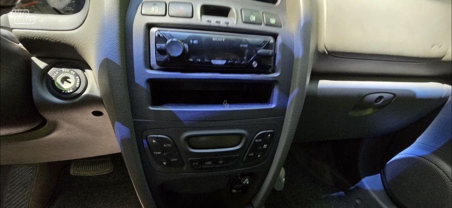 Melns Hyundai Santa Fe 2003 Viļņa, ar dzinēja tilpumu 2.00 L un nobraukumu 198 tūkst. km par 2000 €, foto 18 vietnē AUTOMOTO.COM.LV
