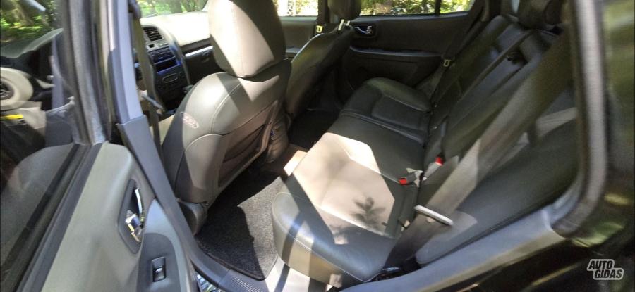 Melns Hyundai Santa Fe 2003 Viļņa, ar dzinēja tilpumu 2.00 L un nobraukumu 198 tūkst. km par 2000 €, foto 19 vietnē AUTOMOTO.COM.LV