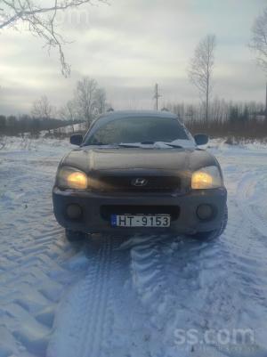 Black Hyundai Santa Fe 2004 in Valka, with an engine capacity of 2.00 L and mileage of 431 thousand km for 1600 €, photo  on AUTOMOTO.COM.LV
