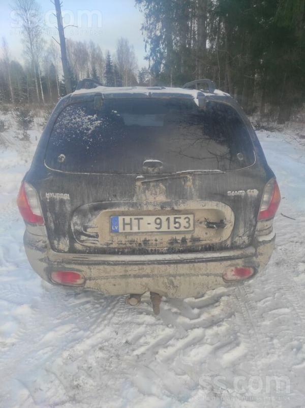 Black Hyundai Santa Fe 2004 in Valka, with an engine capacity of 2.00 L and mileage of 431 thousand km for 1600 €, photo 7 on AUTOMOTO.COM.LV