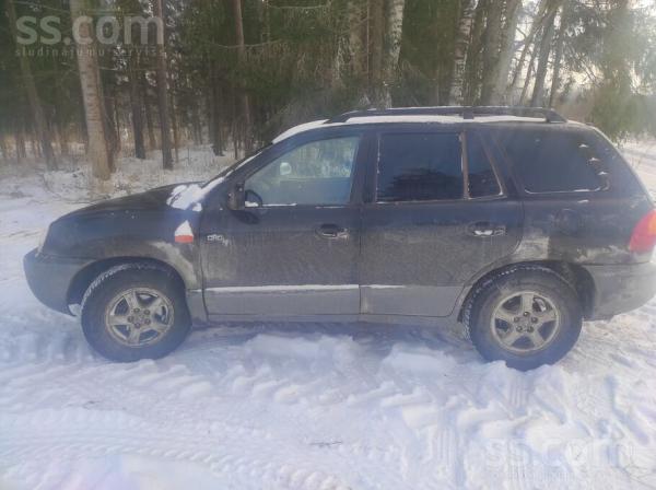 Black Hyundai Santa Fe 2004 in Valka, with an engine capacity of 2.00 L and mileage of 431 thousand km for 1600 €, photo 8 on AUTOMOTO.COM.LV
