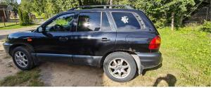 Black Hyundai Santa Fe 2004 in Siauliai, with an engine capacity of 2.40 L and mileage of 213 thousand km for 900 €, photo 3 on AUTOMOTO.COM.LV