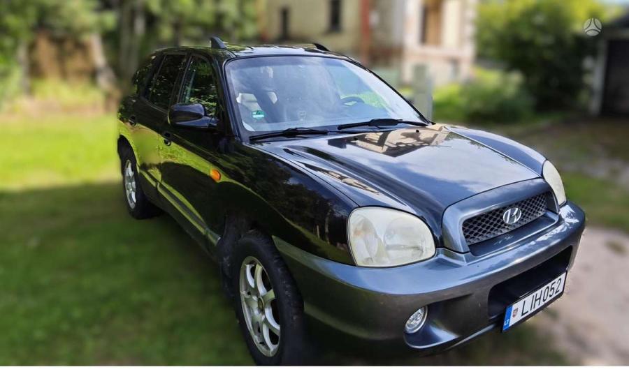Black Hyundai Santa Fe 2004 in Siauliai, with an engine capacity of 2.40 L and mileage of 213 thousand km for 900 €, photo 10 on AUTOMOTO.COM.LV