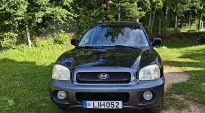 Black Hyundai Santa Fe 2004 in Siauliai, with an engine capacity of 2.40 L and mileage of 213 thousand km for 900 €, photo 11 on AUTOMOTO.COM.LV