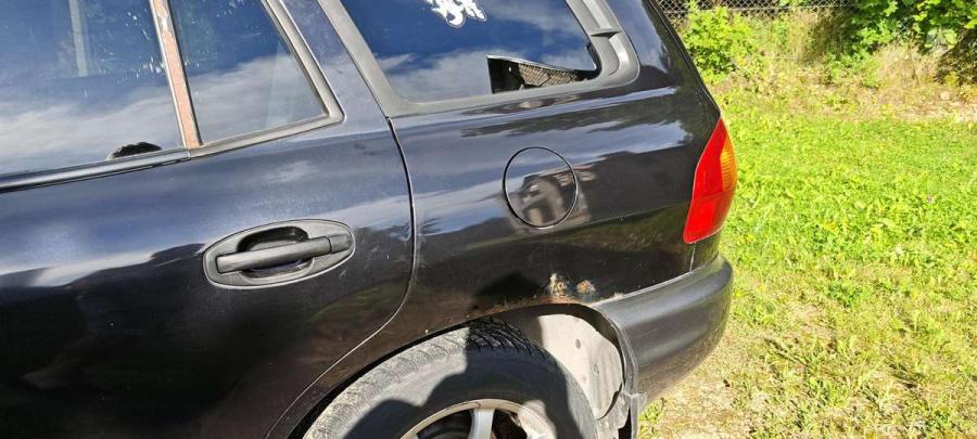 Black Hyundai Santa Fe 2004 in Siauliai, with an engine capacity of 2.40 L and mileage of 213 thousand km for 900 €, photo 14 on AUTOMOTO.COM.LV