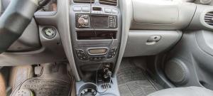 Black Hyundai Santa Fe 2004 in Siauliai, with an engine capacity of 2.40 L and mileage of 213 thousand km for 900 €, photo 19 on AUTOMOTO.COM.LV