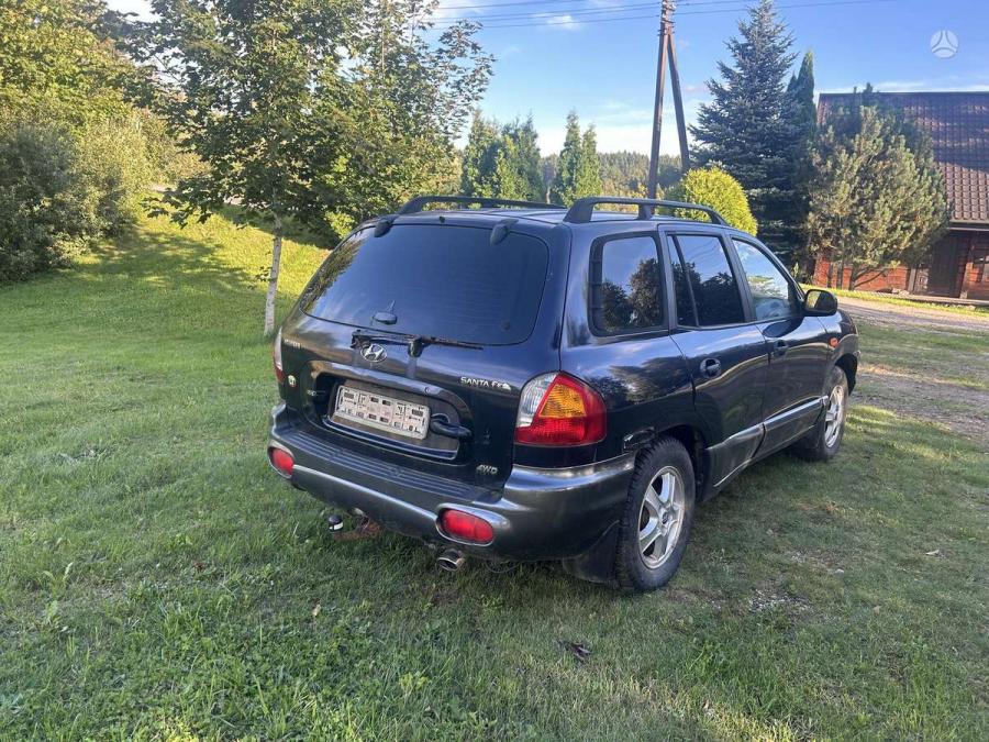 Black Hyundai Santa Fe 2004 in Zarasai, with an engine capacity of 2.35 L and mileage of 270 thousand km for 850 €, photo 4 on AUTOMOTO.COM.LV