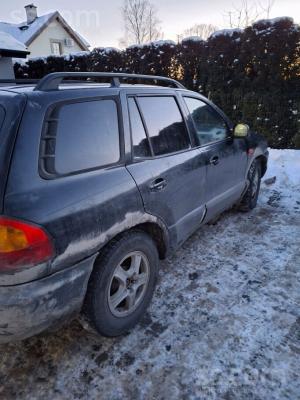Black Hyundai Santa Fe 2005 in Valmiera, with an engine capacity of 2.00 L and mileage of 430 thousand km for 1500 €, photo 2 on AUTOMOTO.COM.LV