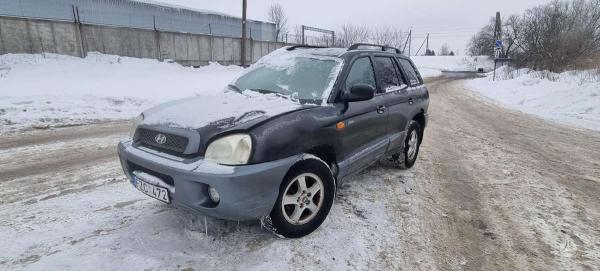 Black Hyundai Santa Fe 2005 in Vilnius, with an engine capacity of 1.99 L and mileage of 319 thousand km for 1000 €, photo 3 on AUTOMOTO.COM.LV