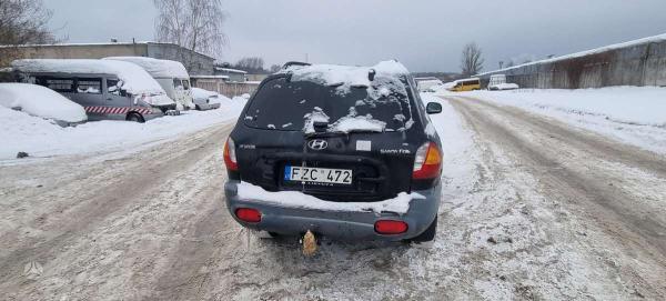 Black Hyundai Santa Fe 2005 in Vilnius, with an engine capacity of 1.99 L and mileage of 319 thousand km for 1000 €, photo 5 on AUTOMOTO.COM.LV