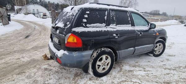 Black Hyundai Santa Fe 2005 in Vilnius, with an engine capacity of 1.99 L and mileage of 319 thousand km for 1000 €, photo 6 on AUTOMOTO.COM.LV