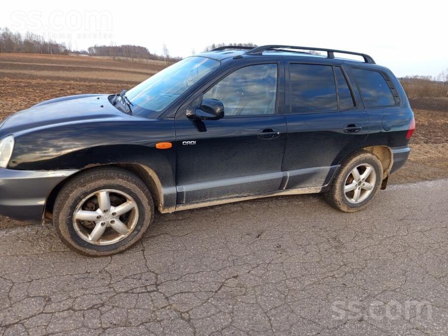 Black Hyundai Santa Fe 2005 in Preili, with an engine capacity of 2.00 L and mileage of 300 thousand km for 1800 €, photo 13 on AUTOMOTO.COM.LV