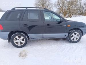 Melns Hyundai Santa Fe 2005 Preiļi, ar dzinēja tilpumu 2.00 L un nobraukumu 300 tūkst. km par 2100 €, foto 3 vietnē AUTOMOTO.COM.LV