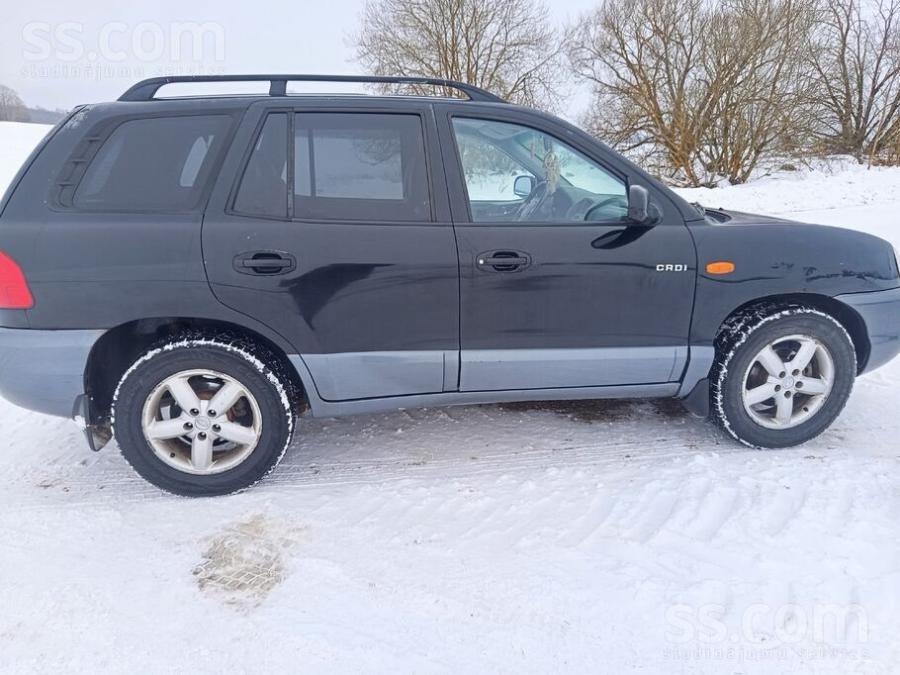 Melns Hyundai Santa Fe 2005 Preiļi, ar dzinēja tilpumu 2.00 L un nobraukumu 300 tūkst. km par 2100 €, foto 3 vietnē AUTOMOTO.COM.LV