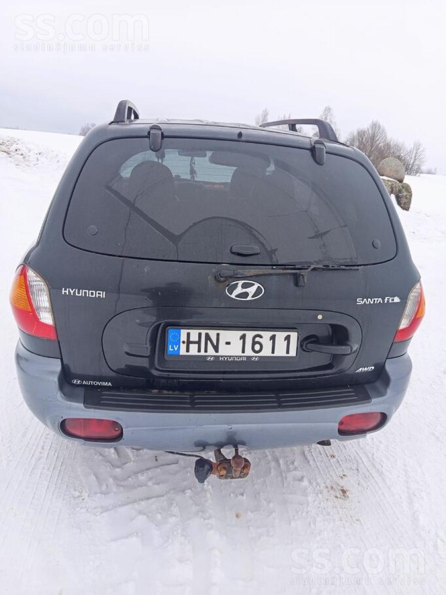 Melns Hyundai Santa Fe 2005 Preiļi, ar dzinēja tilpumu 2.00 L un nobraukumu 300 tūkst. km par 2100 €, foto 5 vietnē AUTOMOTO.COM.LV