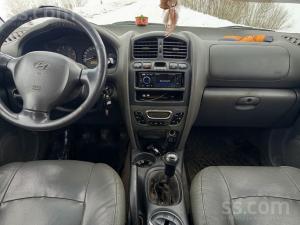 Melns Hyundai Santa Fe 2005 Preiļi, ar dzinēja tilpumu 2.00 L un nobraukumu 300 tūkst. km par 2100 €, foto 7 vietnē AUTOMOTO.COM.LV