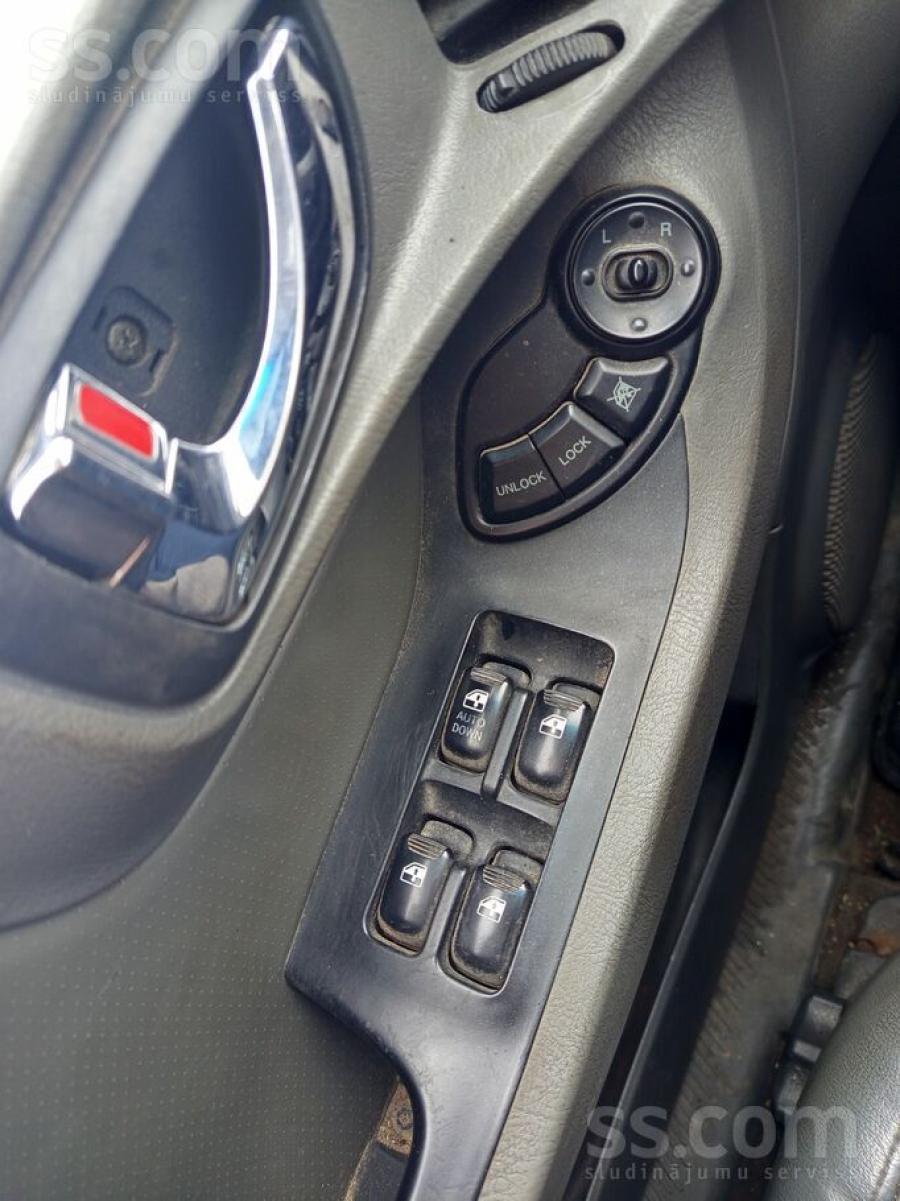 Melns Hyundai Santa Fe 2005 Preiļi, ar dzinēja tilpumu 2.00 L un nobraukumu 300 tūkst. km par 2100 €, foto 8 vietnē AUTOMOTO.COM.LV