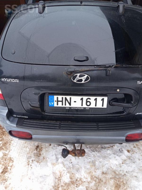 Black Hyundai Santa Fe 2005 in Preili, with an engine capacity of 2.00 L and mileage of 302 thousand km for 1700 €, photo 5 on AUTOMOTO.COM.LV