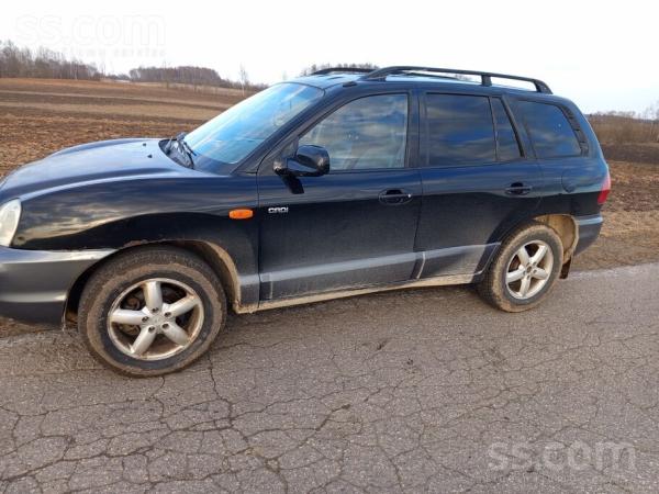 Black Hyundai Santa Fe 2005 in Preili, with an engine capacity of 2.00 L and mileage of 302 thousand km for 1700 €, photo 7 on AUTOMOTO.COM.LV